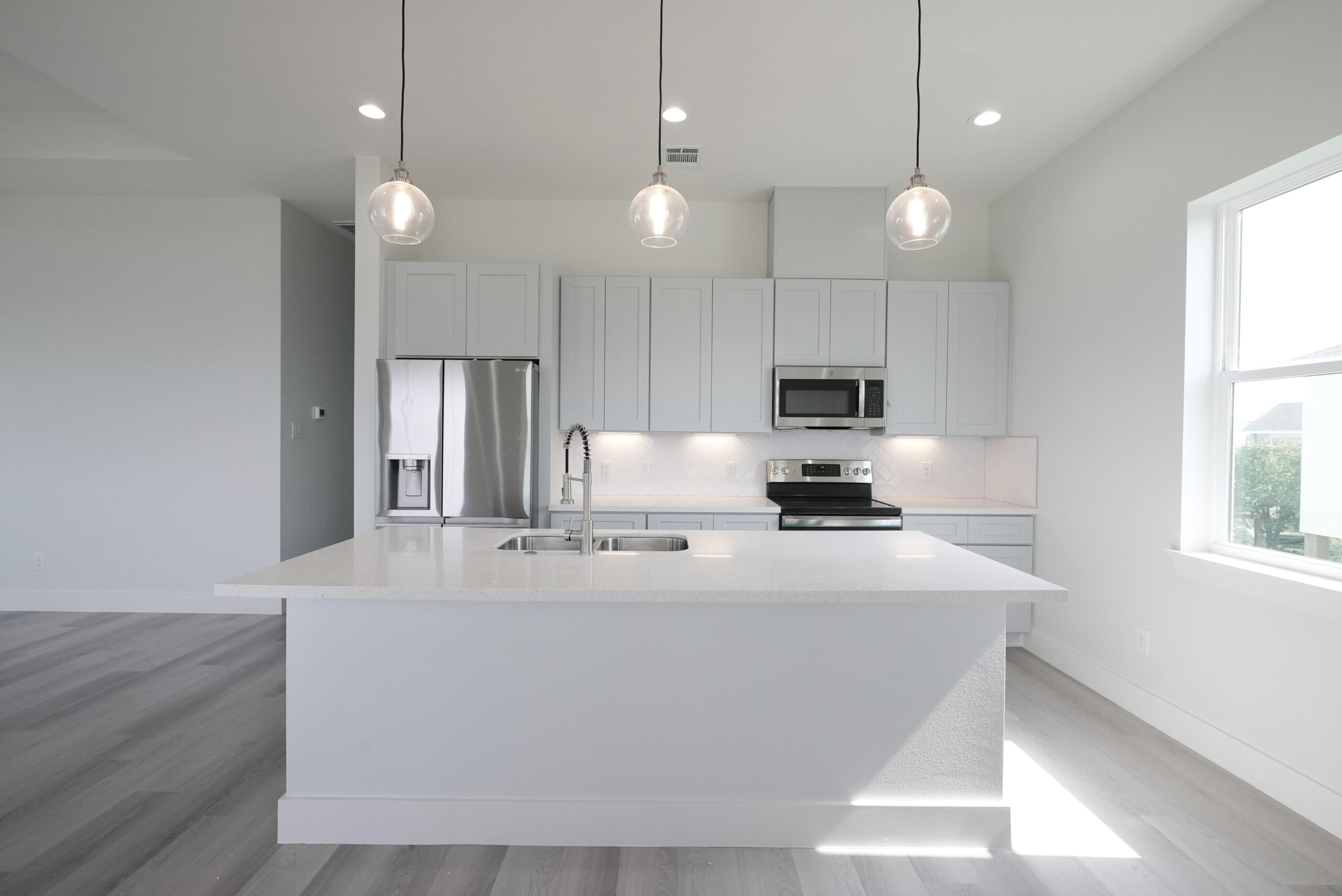 Cabinet Service – Adila